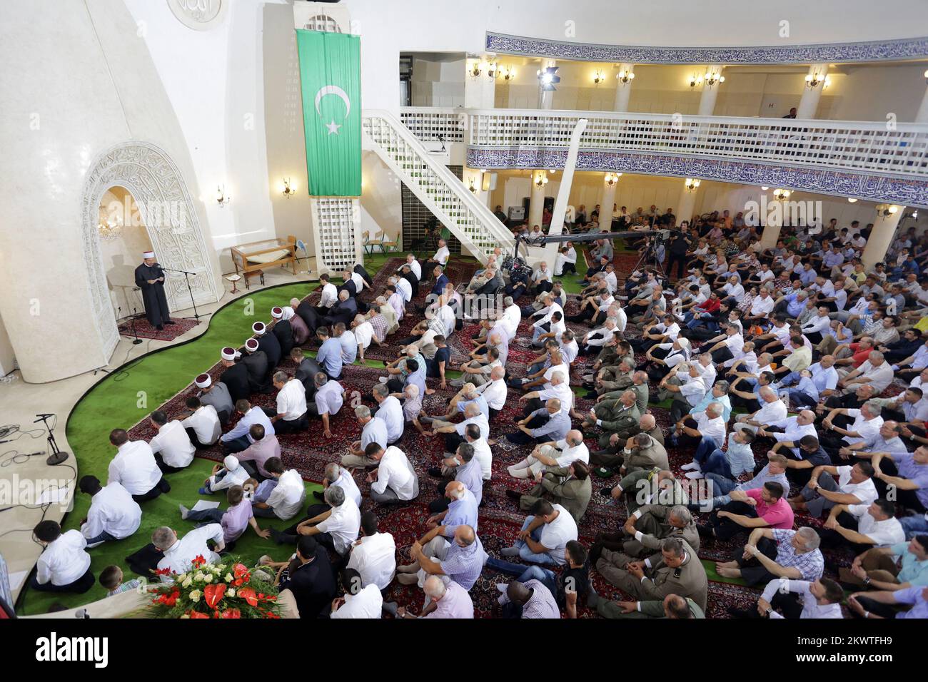 17.07.2015., Kroatien, Zagreb - mit sabah-namaz, dem Morgengebet, in ...