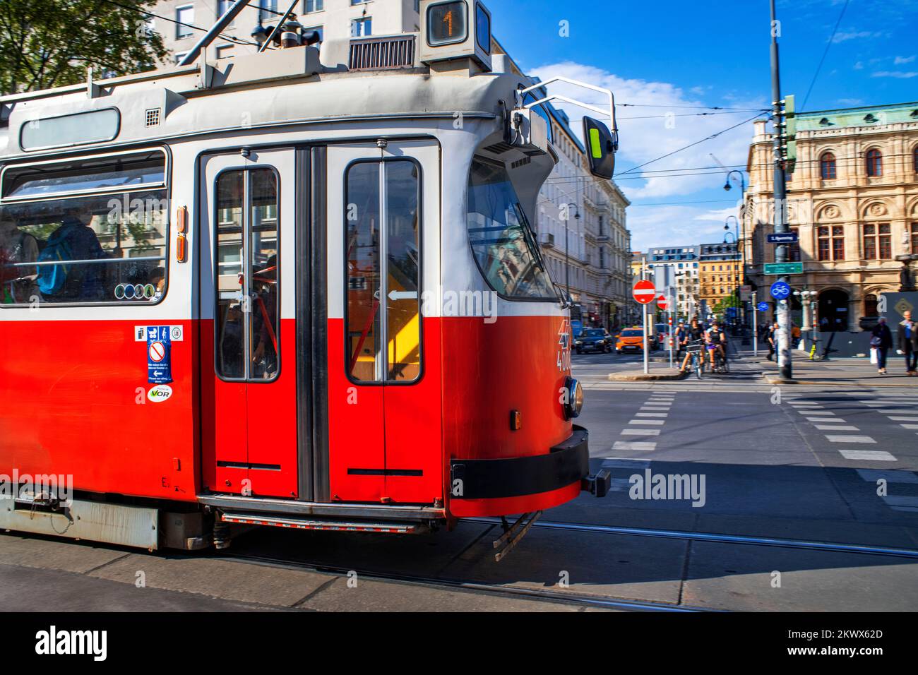 Die Wiener Straßenbahn, auch Strassenbahn genannt, ist eine alte und ...