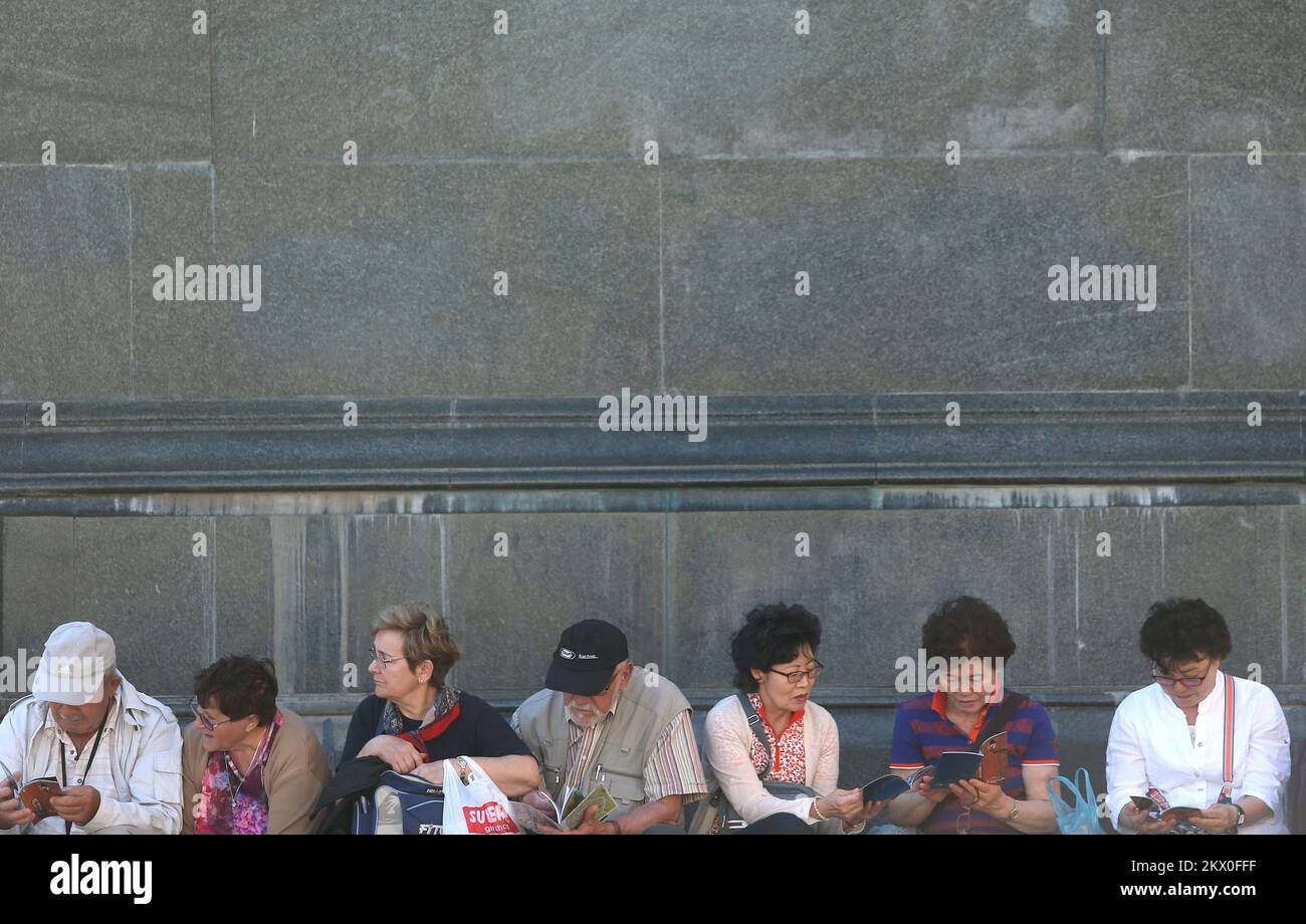 26.05.2017., Kroatien, Zagreb - Diese Gruppe von Touristen fand ...