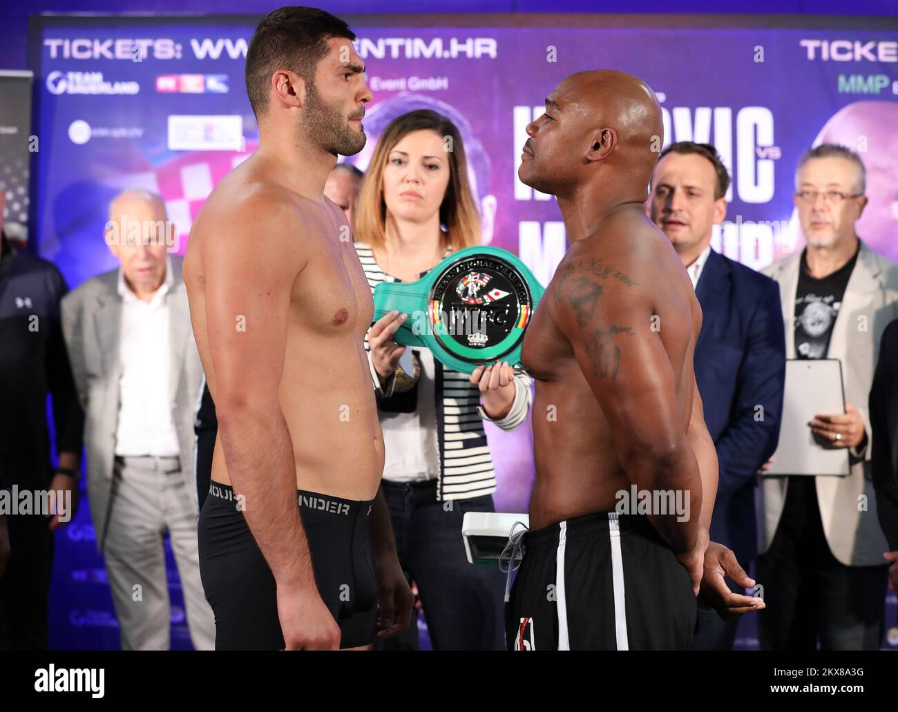 07.09.2018., Zagreb - Boxer Filip Hrgovic von Kroatien (L) tritt dem ...