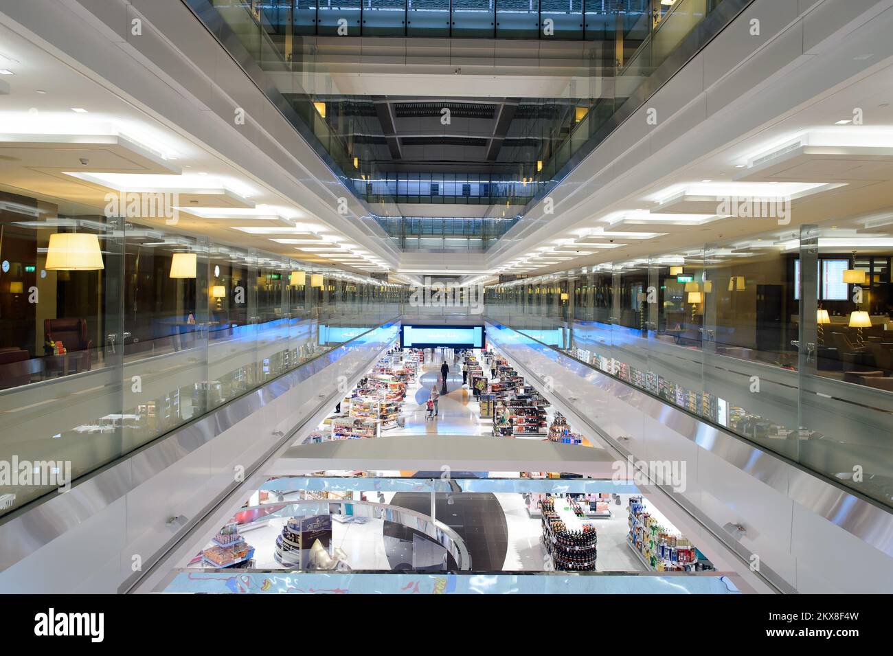 DUBAI, VAE - 31. MÄRZ 2015: Emirates First Class Lounge. Dubai ...