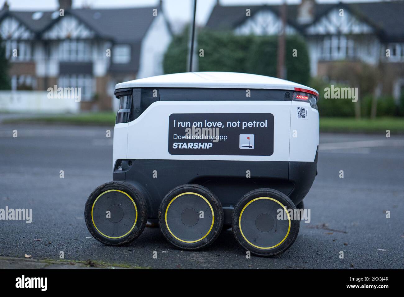 Lieferroboter -Fotos und -Bildmaterial in hoher Auflösung – Alamy