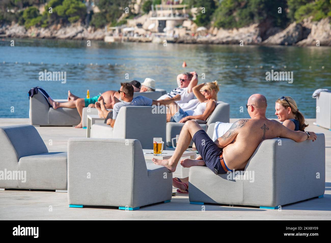 19.10.2018., Kroatien Dubrovnik - Sunset Beach in Lapad Bay. Mit ...