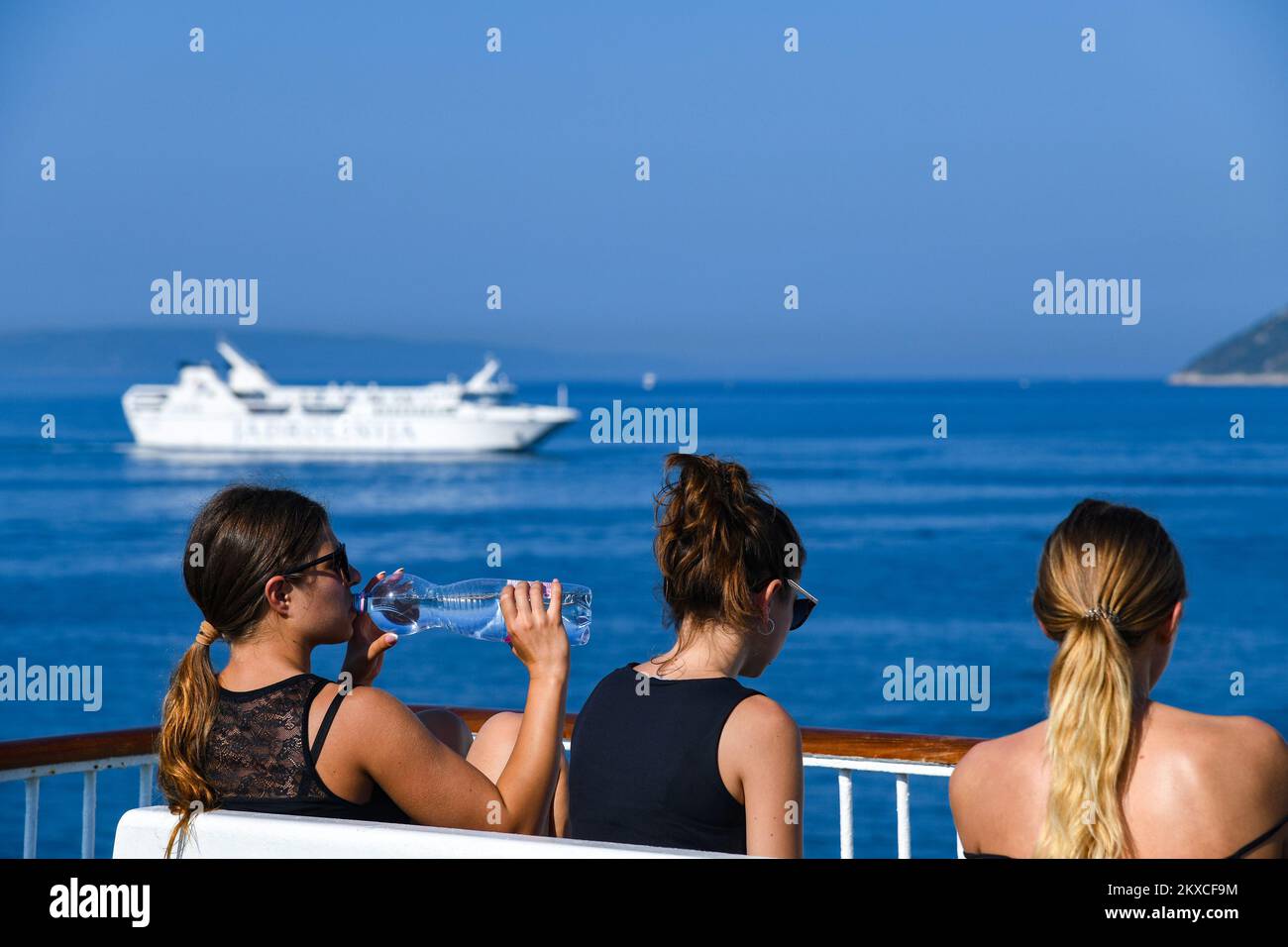 31.07.2019., Kroatien, Split - Touristen genossen die Fähre Petar ...