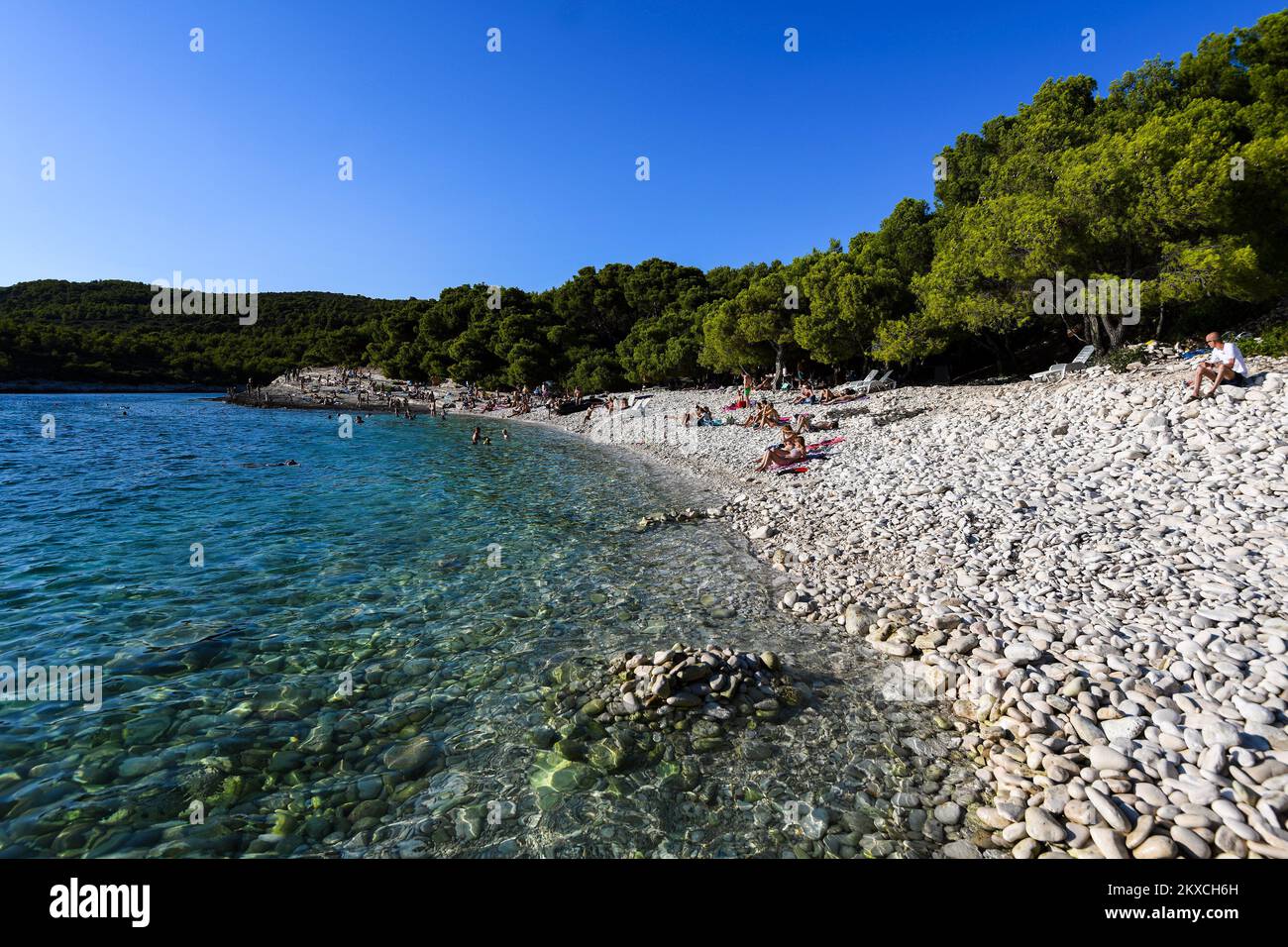 04.08.2019., Kroatien, Insel Vis - Silver Beach (Srebrna) liegt in der ...