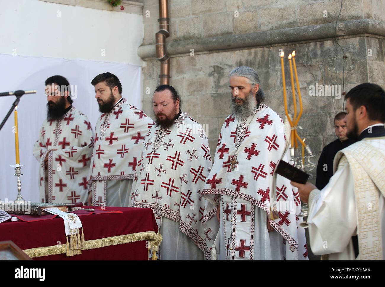 Orthodoxe Gläubige feierten am 19. August 2020 im Kloster Krka in Kistanje, Kroatien, das große ...