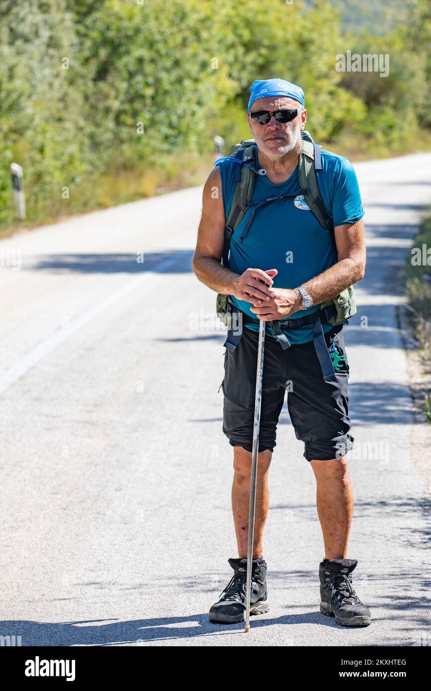 Der blinde Bergsteiger Feruco Lazaric ist auf seiner 1100 km langen ...