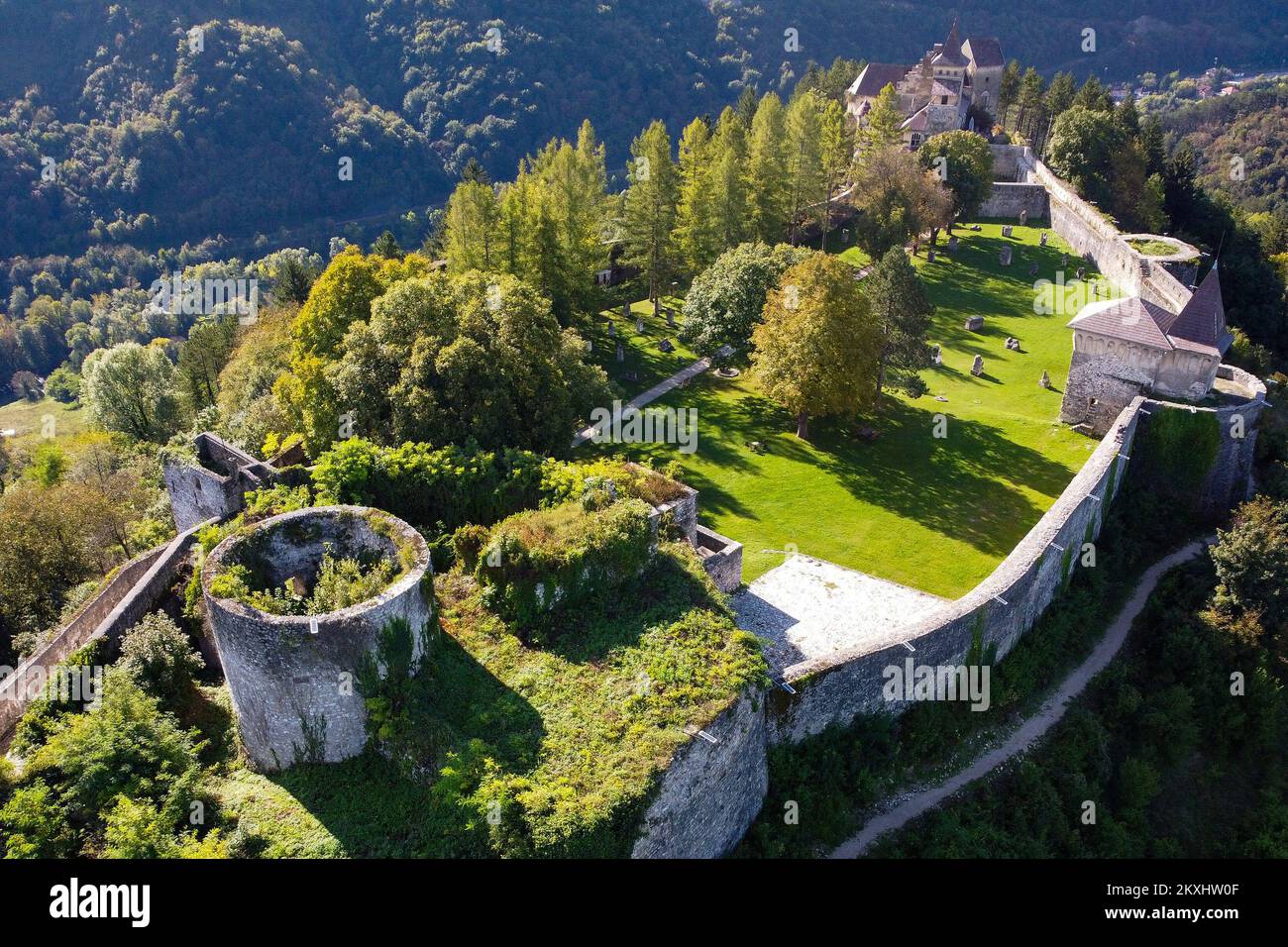 Blick auf die Altstadt von Ostrozac, in Cazin, Bosnien und Herzegowina ...