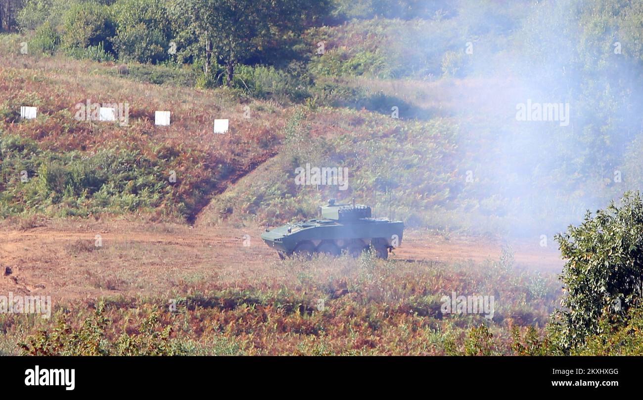 BOV Patria CRO 30 L Panzerkampffahrzeug zeigt Abschussfähigkeiten in ...