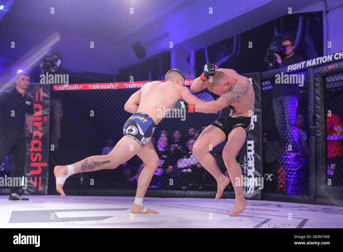 Patrik Celic aus Kroatien in Aktion mit Marko Bojkovic aus Serbien ...