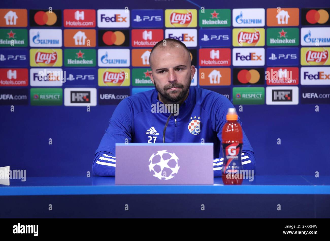 Josip Misic aus Dinamo spricht auf einer Pressekonferenz nach dem Spiel ...