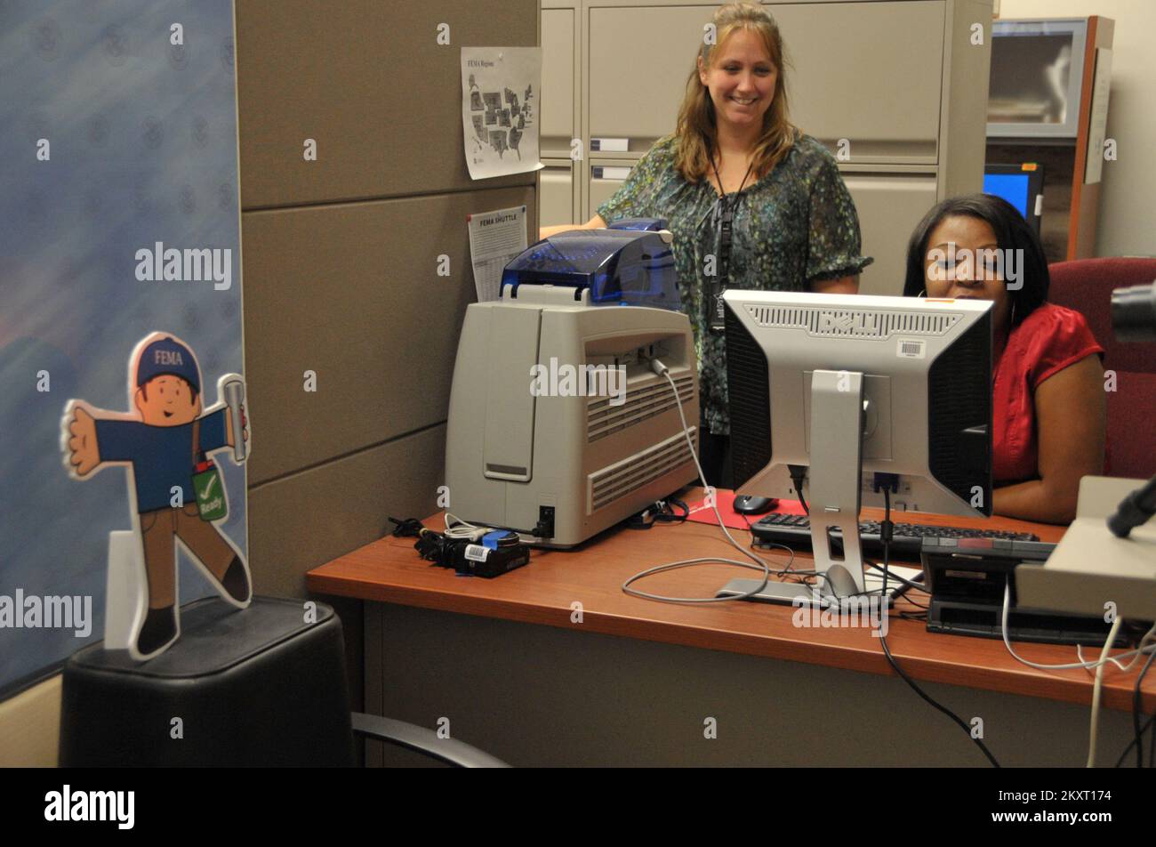 Washington, D.C., 27. Juni 2012 Flat Stanley bereitet sich darauf vor, sein Foto für sein FEMA ...