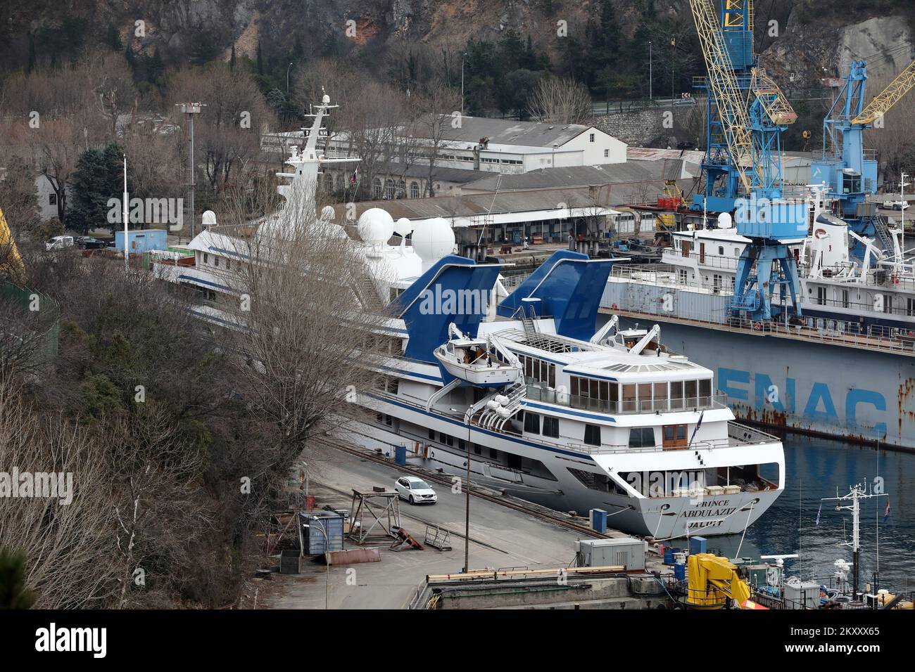 Der Megayachtprinz Abdulaziz der saudischen Königsfamilie segelte in ...