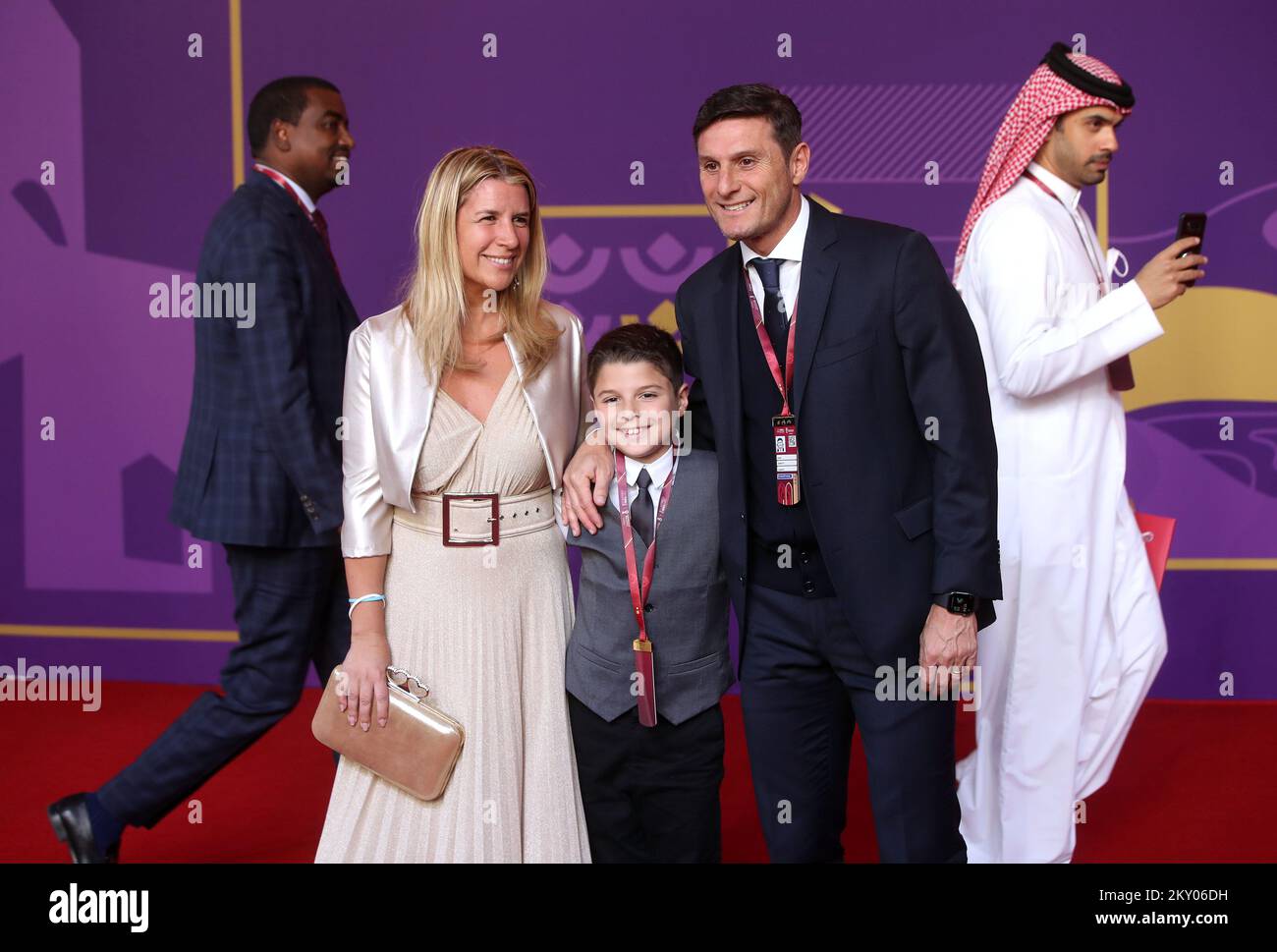 Javier Zanetti trifft mit seiner Frau Paula Zanetti und seinem Sohn ...