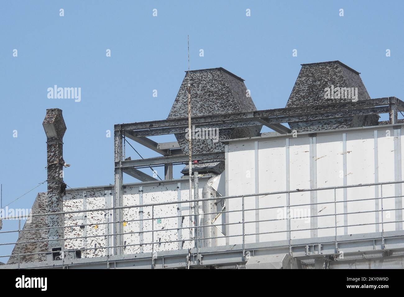 Bei einer Explosion und einem Brand in einer Chemiefabrik im Südosten ...