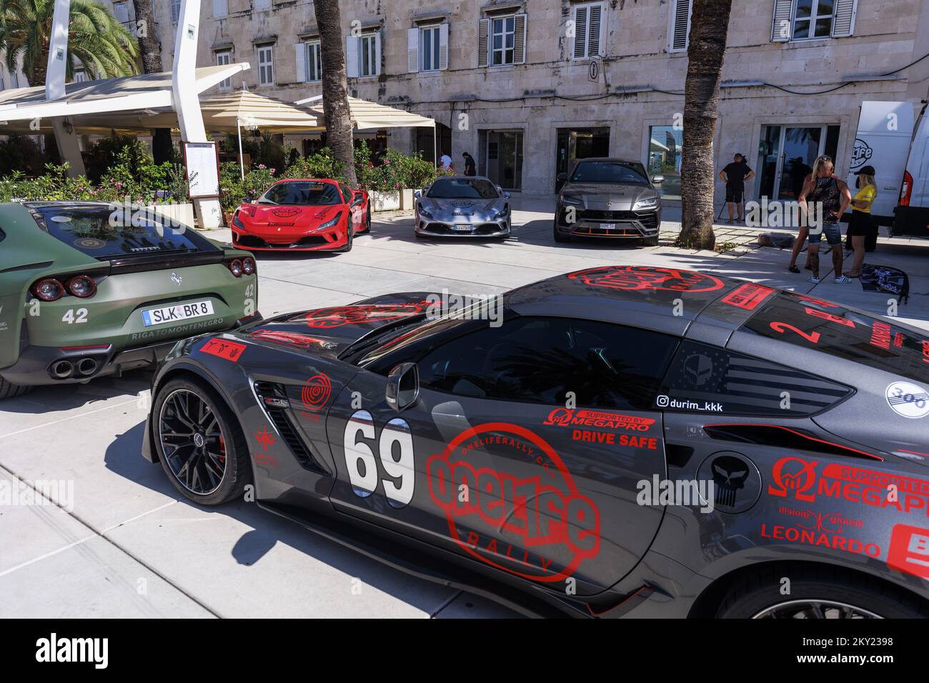 Am 1. Juli 2022 ziehen die Onelife Rally Autos die Aufmerksamkeit der ...