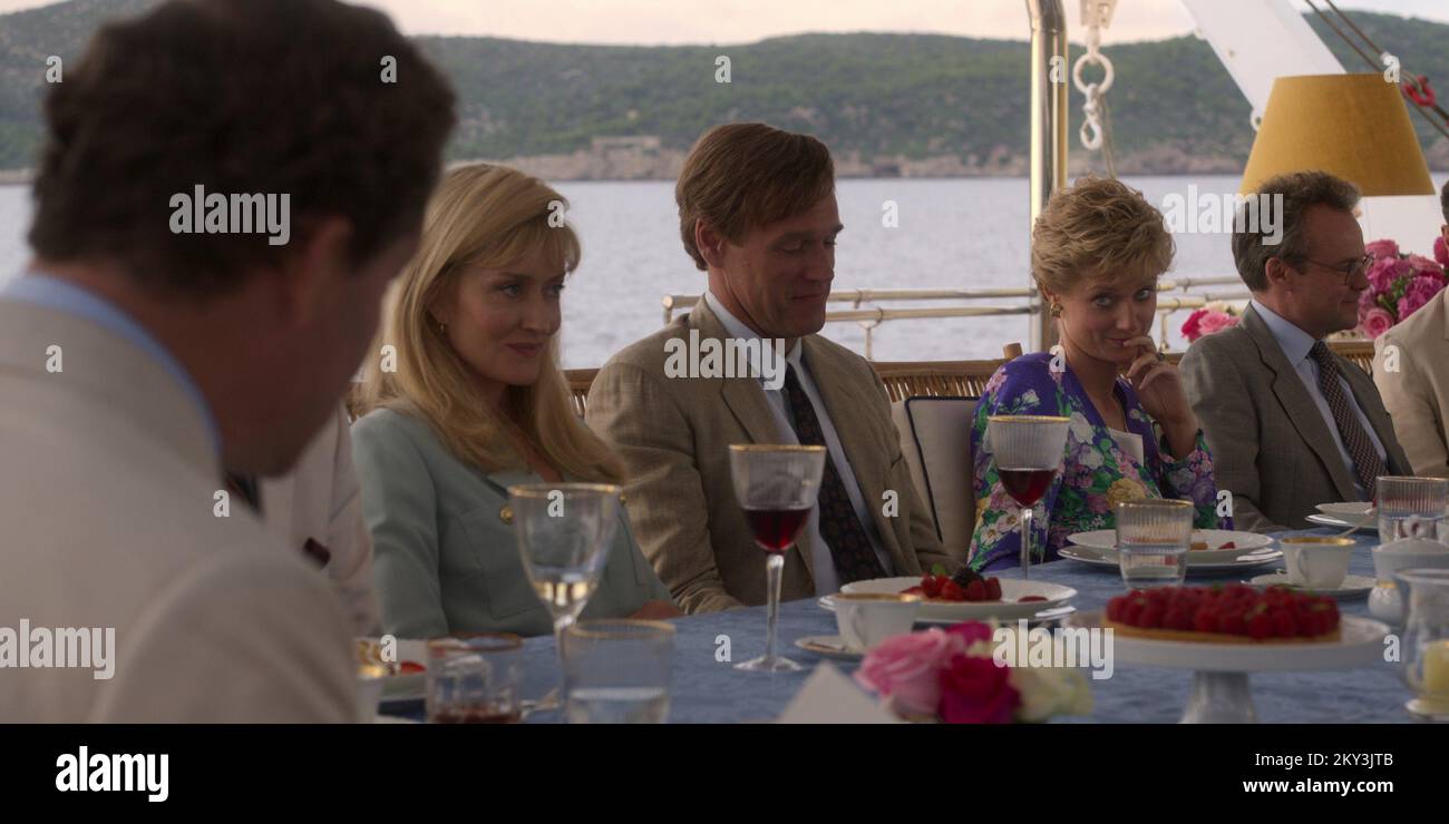 DIE KRONE, 2. von links: Natascha McElhone, 2. von rechts: Elizabeth Debicki als Diana Princess ...