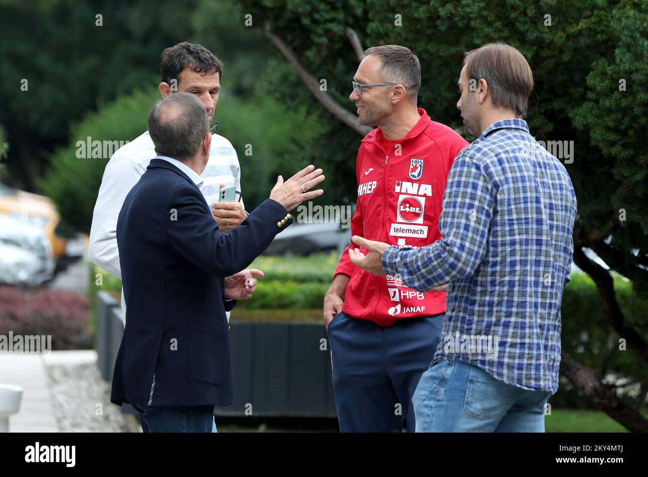 Der ehemalige kroatische Handballtrainer Lino Cervar, Der Trainer der ...