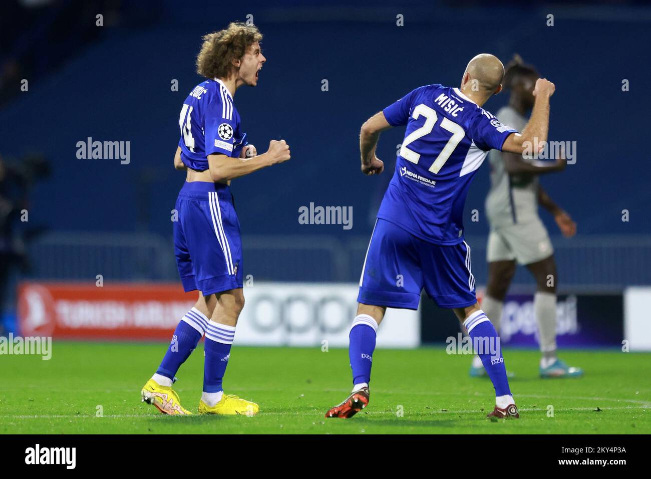 ZAGREB, KROATIEN - 11. OKTOBER: Robert Ljubicic und Josip Misic von ...
