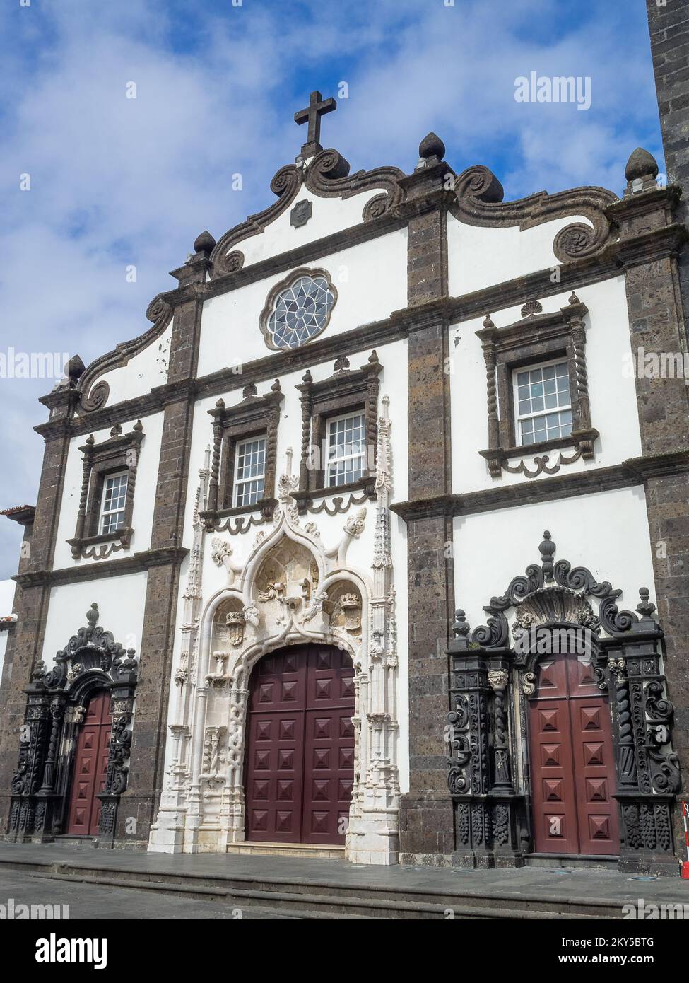 Igreja matriz de sao sebastiao -Fotos und -Bildmaterial in hoher Auflösung – Alamy