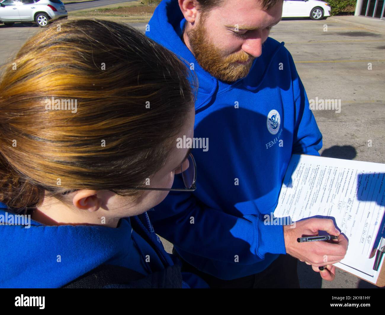 Das FEMA-Corps unterstützt die Stadt El Reno bei der Untersuchung von ...