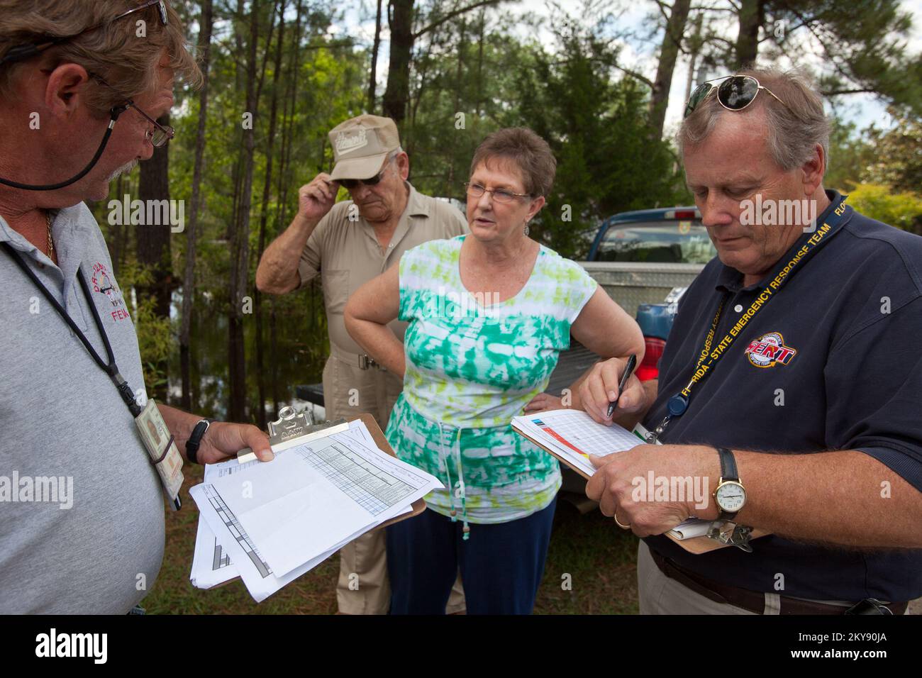 Grand Ridge, FL, 13. Mai 2014 Yogi Howell diskutiert bei einer ...
