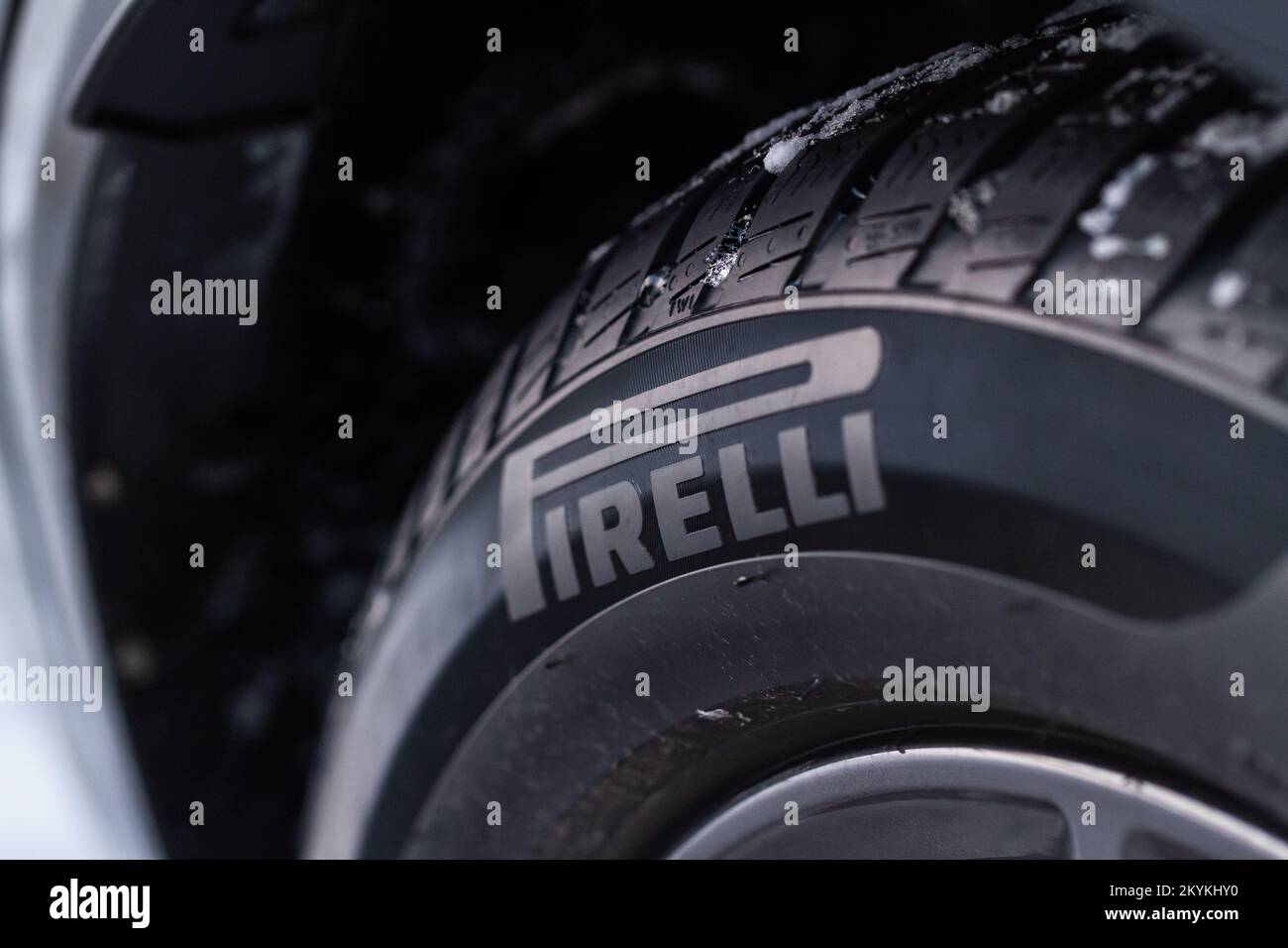 Pirelli reifen logo -Fotos und -Bildmaterial in hoher Auflösung – Alamy