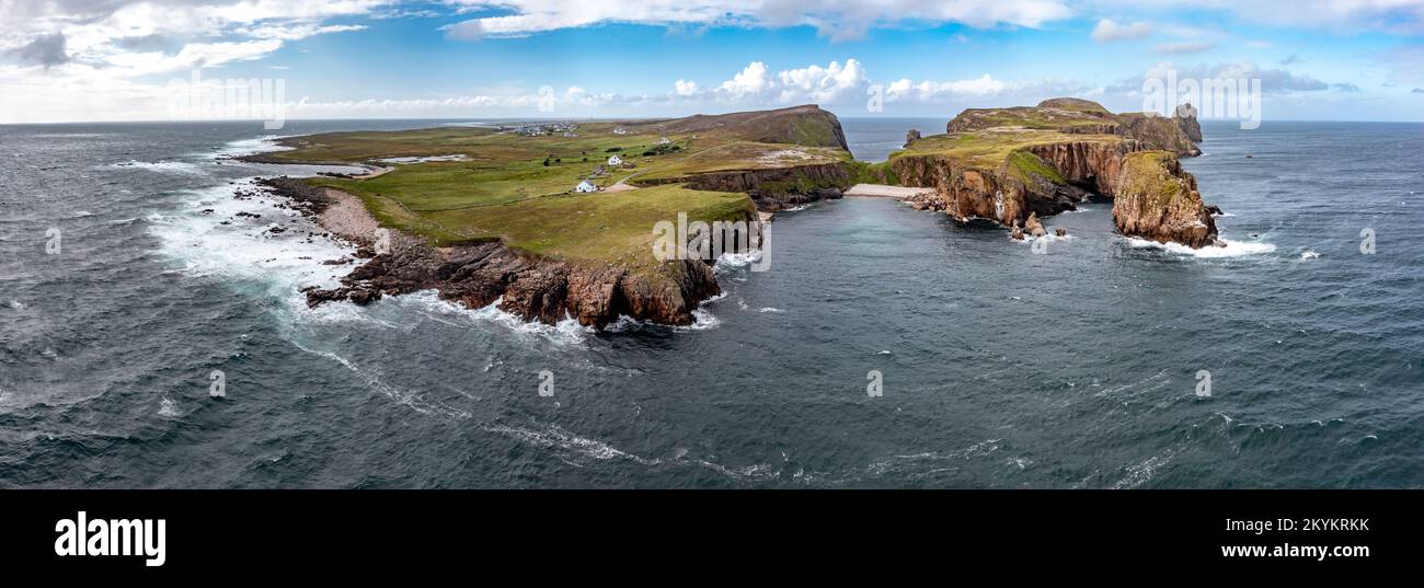 Die Klippen und das Meer stapeln sich an Tor Mor und dem Wunschstein in ...