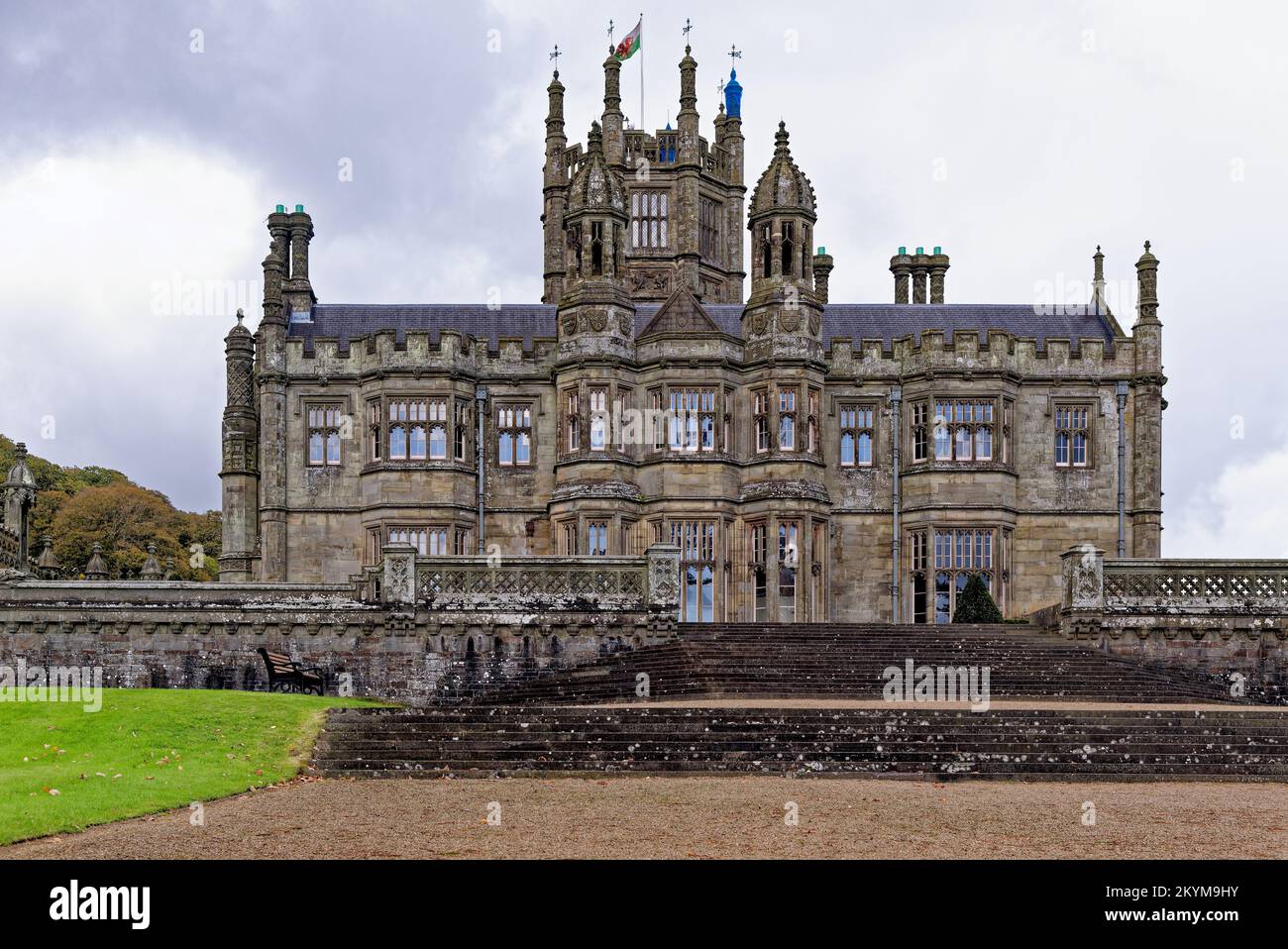 Tudor gothic style victorian mansion -Fotos und -Bildmaterial in hoher Auflösung – Alamy