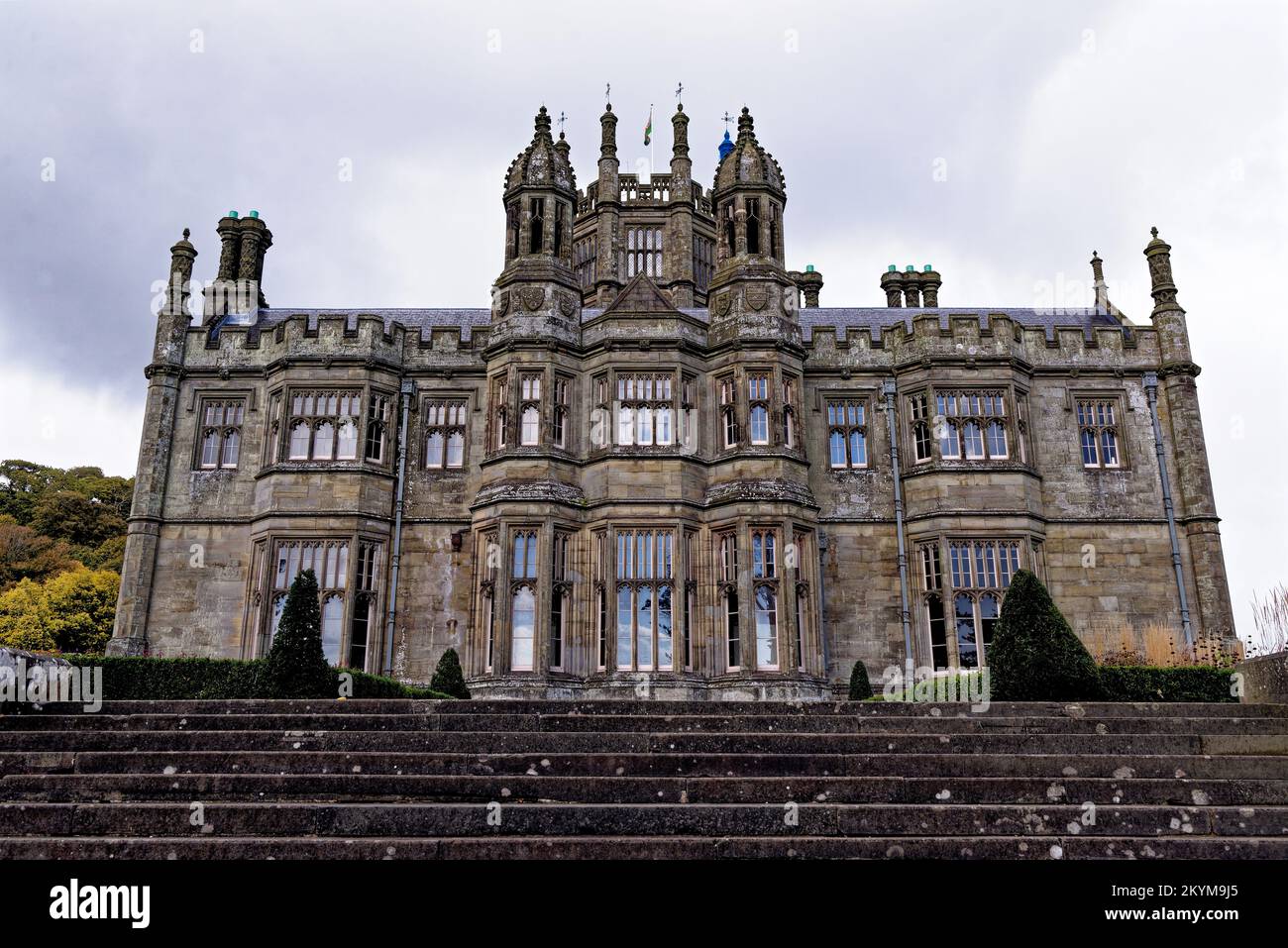 Tudor gothic style victorian mansion -Fotos und -Bildmaterial in hoher Auflösung – Alamy