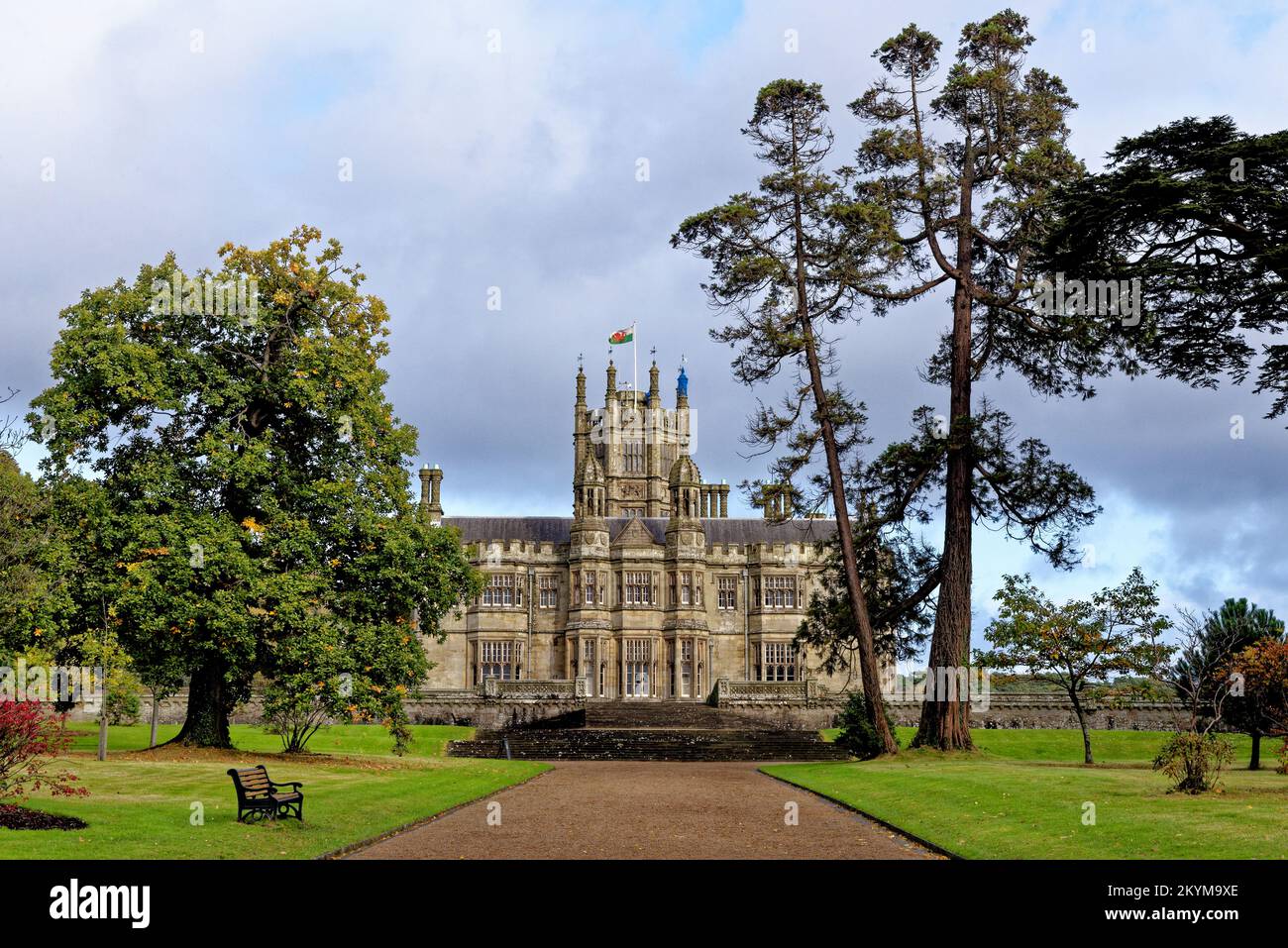 Tudor gothic style victorian mansion -Fotos und -Bildmaterial in hoher Auflösung – Alamy
