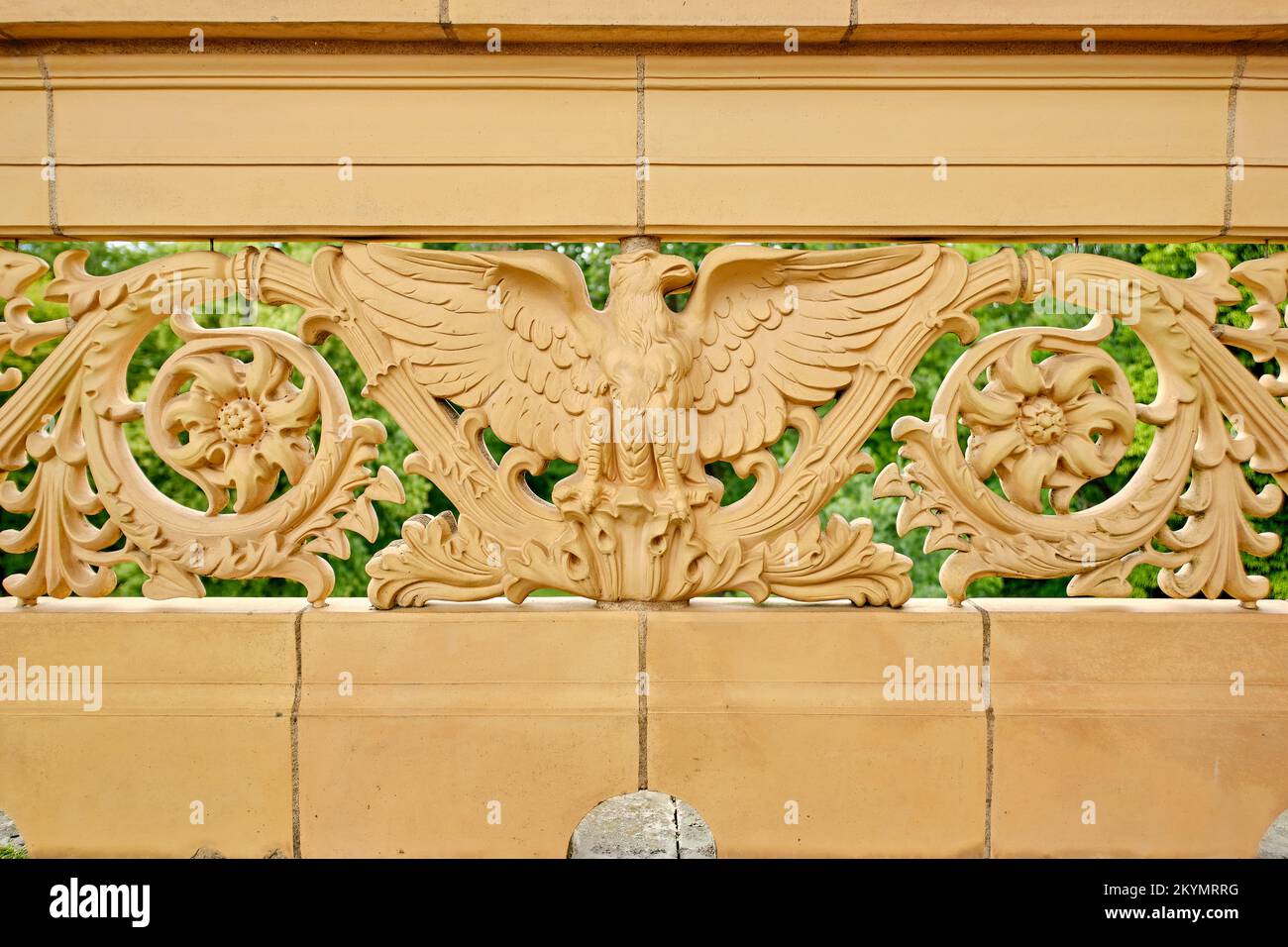 Preußischer Adler in Ziegelstein, Attika des Belvedere auf dem ...