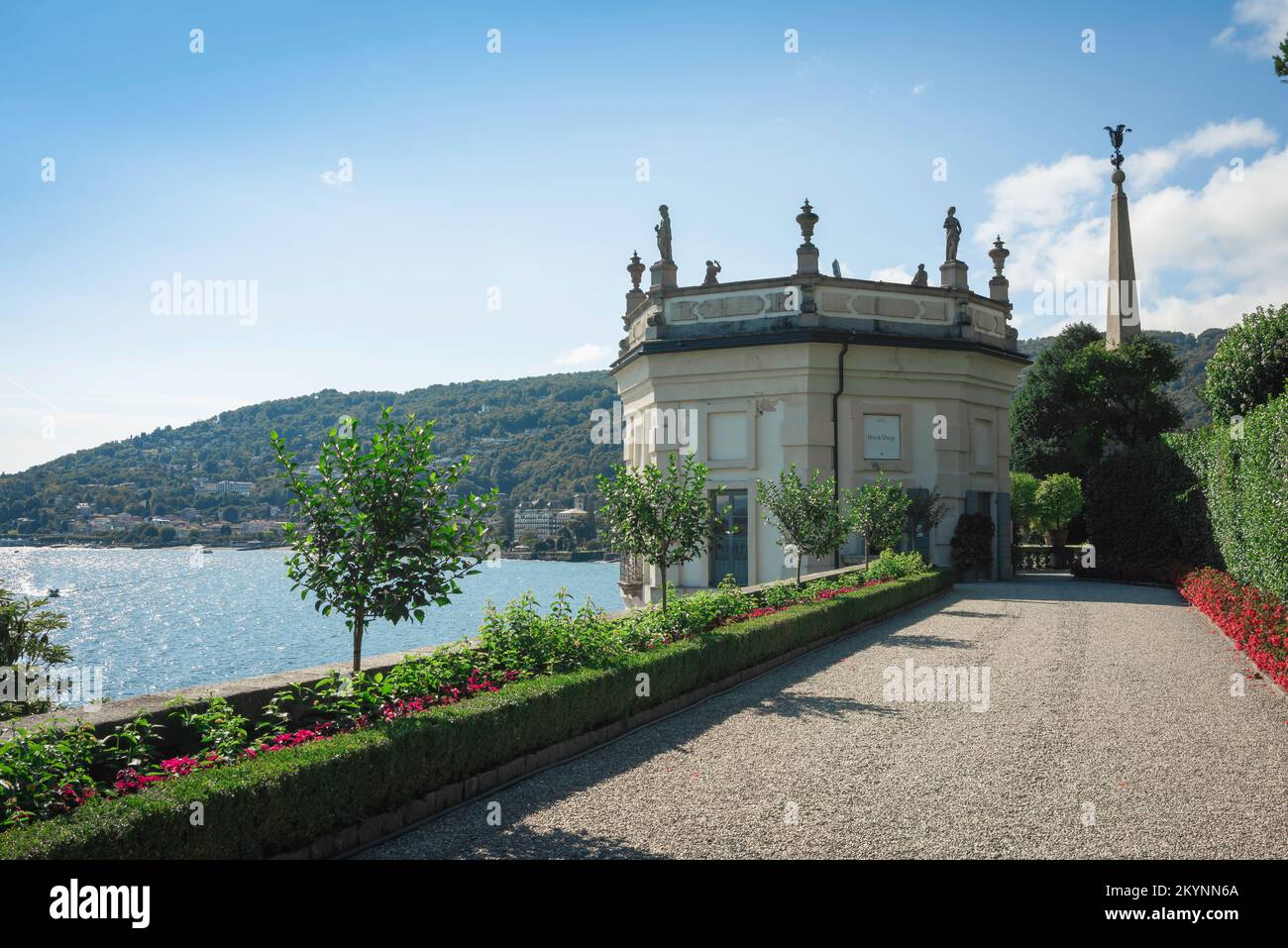 Buchhandlung Isola Bella Gärten, Blick im Sommer auf den Torre dei ...