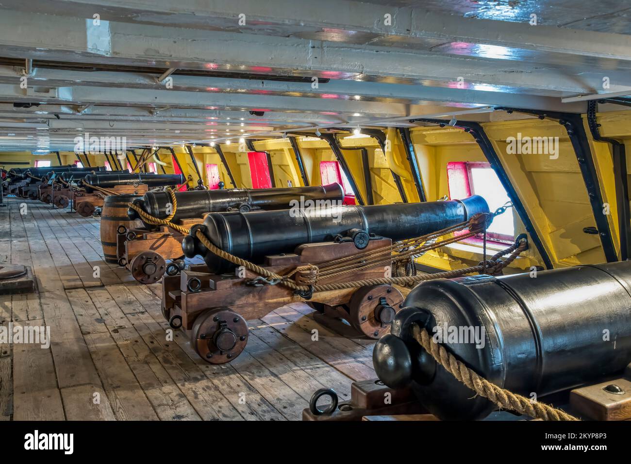 Das Gewehrdeck auf der HMS Unicorn im alten Victoria Dock, Dundee. Teil ...