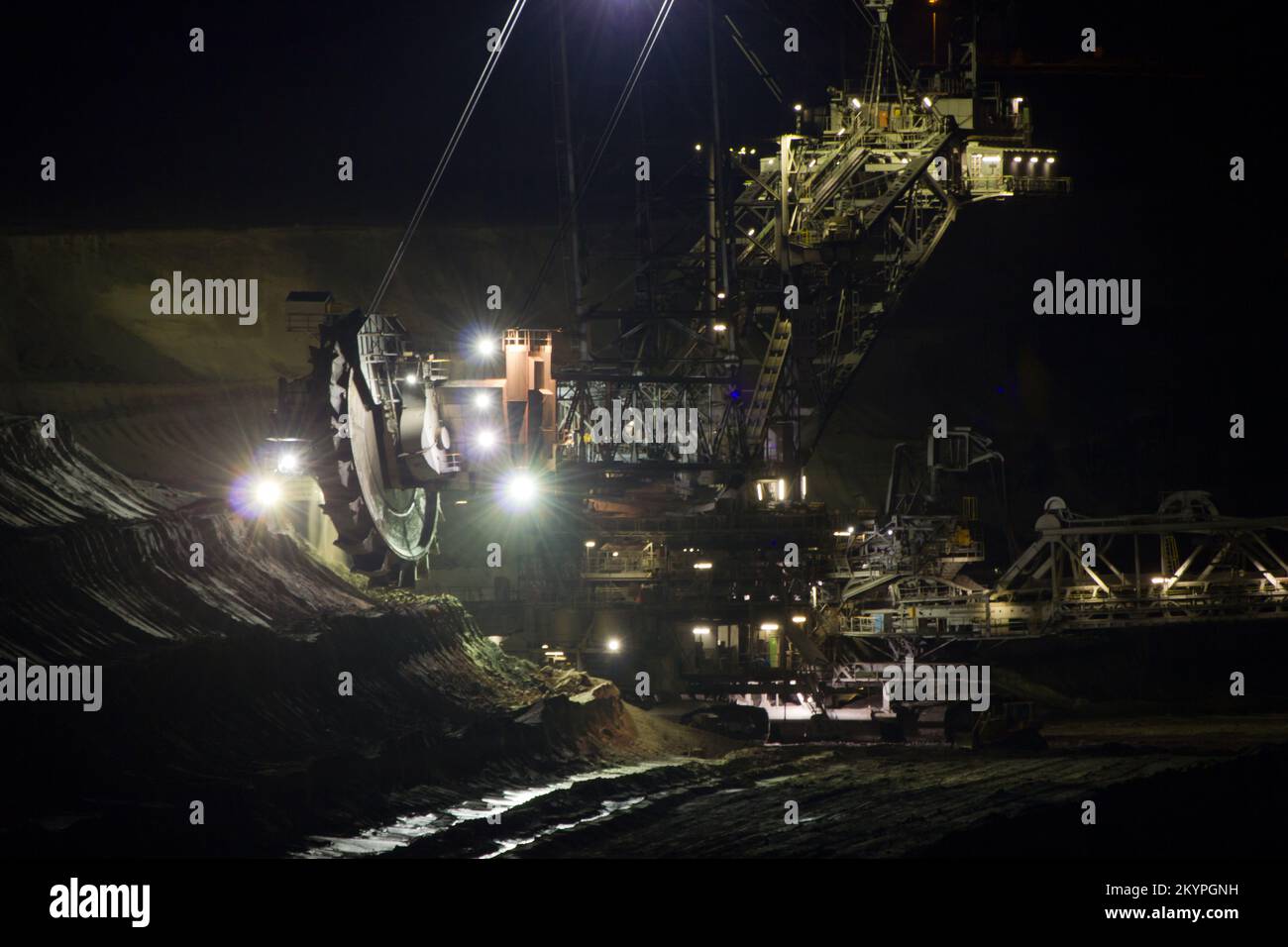Deutschland schaufelradbagger in der rwe braunkohlegrube garzweiler ...