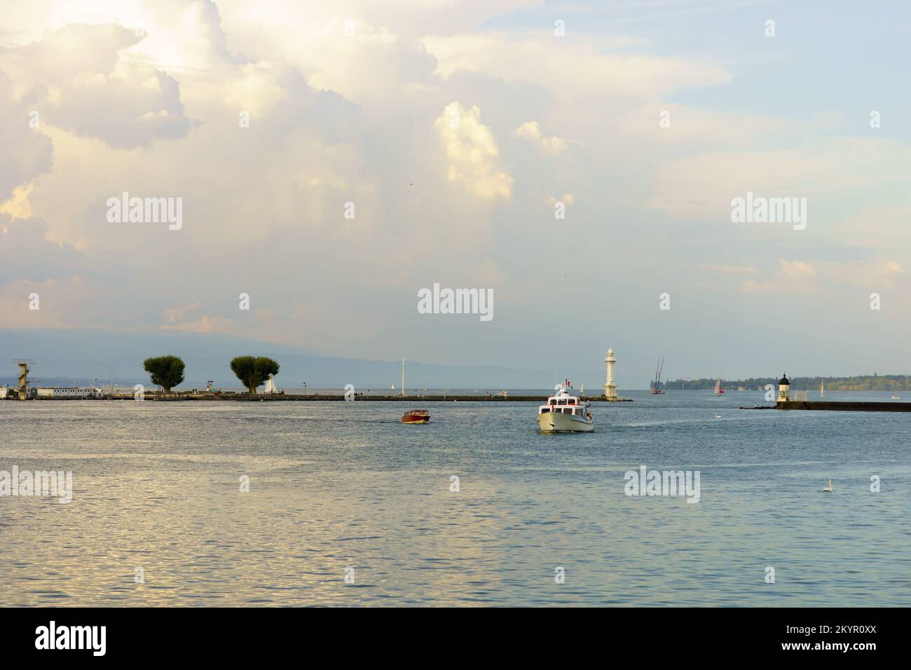 GENF, SCHWEIZ - 14. SEPTEMBER 2014: Blick auf den Genfer See. Der ...