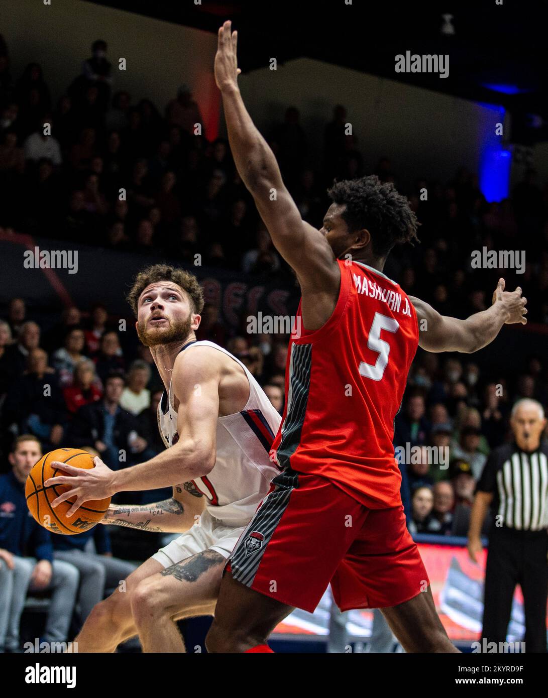 November 30 2022 Moraga, CA USA St. Mary's Guard Logan Johnson (0) geht ...