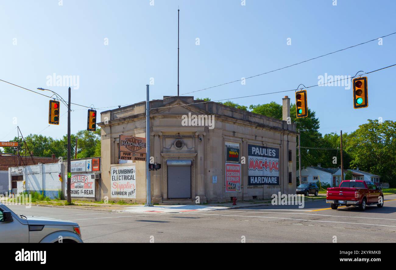 Paulie's Thrifty Hardware Store in der 20900 Fenkell Ave an der ...