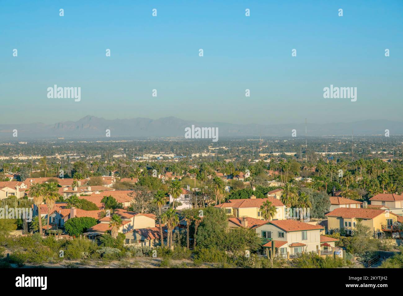 Phoenix, Arizona - Blick auf die Häuser vom Pima Canyon Wanderweg ...