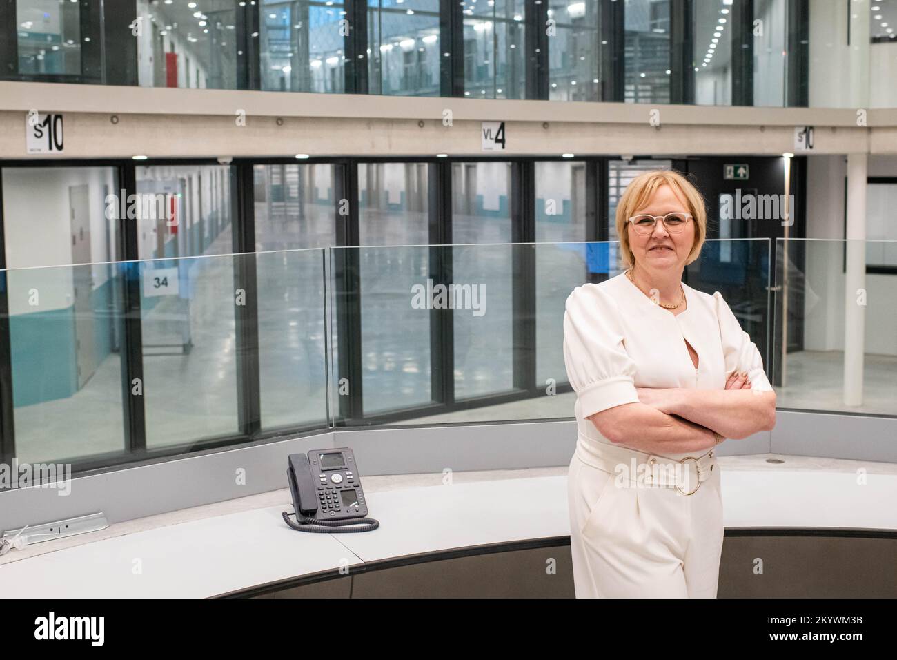 Caroline Criel, Generaldirektorin des Gefängnisses Dendermonde, posiert ...