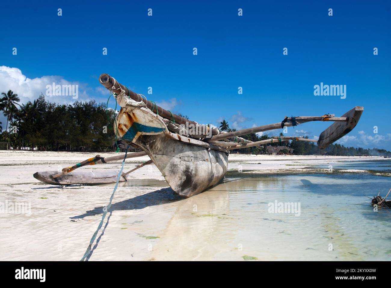 Afrikanisches boot -Fotos und -Bildmaterial in hoher Auflösung – Alamy
