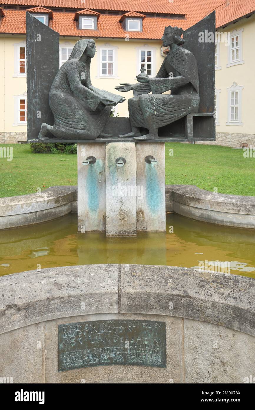 Brunnen und Denkmal für Roswitha von Gandersheim mit Otto I. dem Großen ...