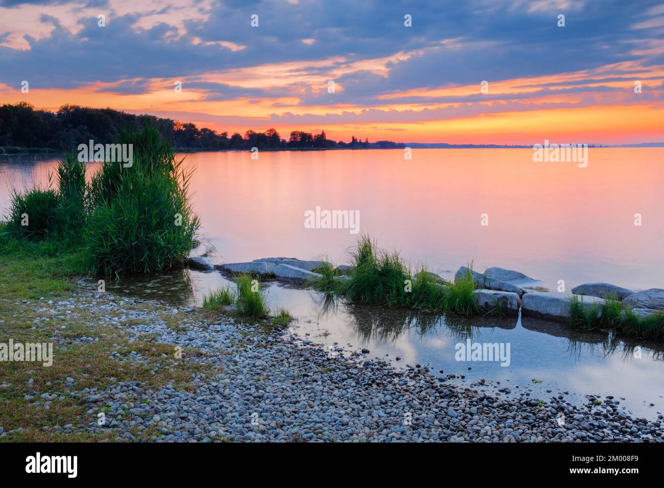 Blick von Arbon über den Bodensee bei einem farbenfrohen ...