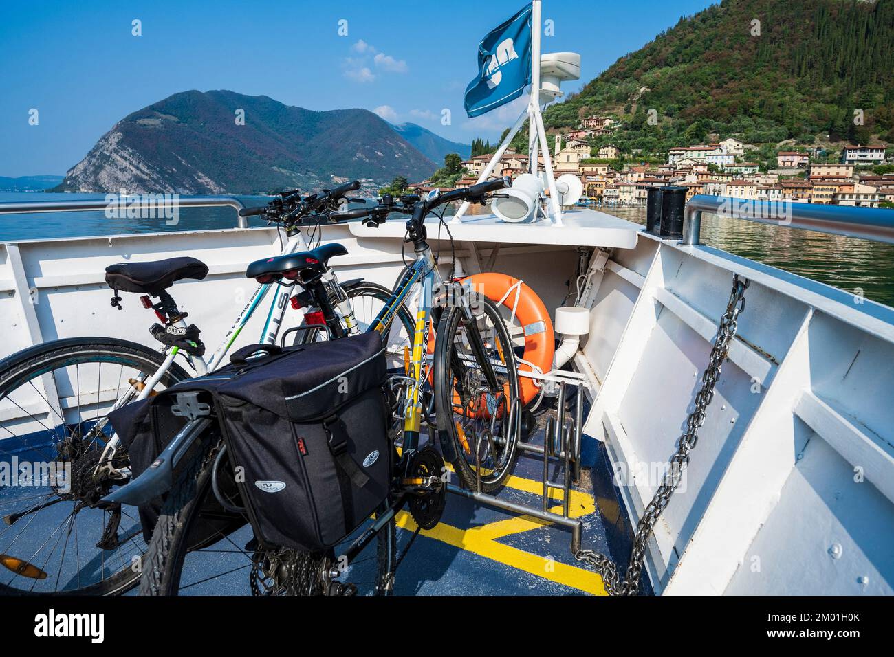 Lago lago lago lago riflesso -Fotos und -Bildmaterial in hoher ...