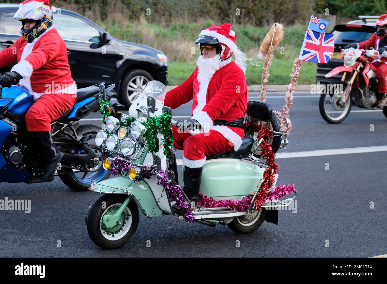 Weihnachtsmann auf dem fahrrad -Fotos und -Bildmaterial in hoher ...