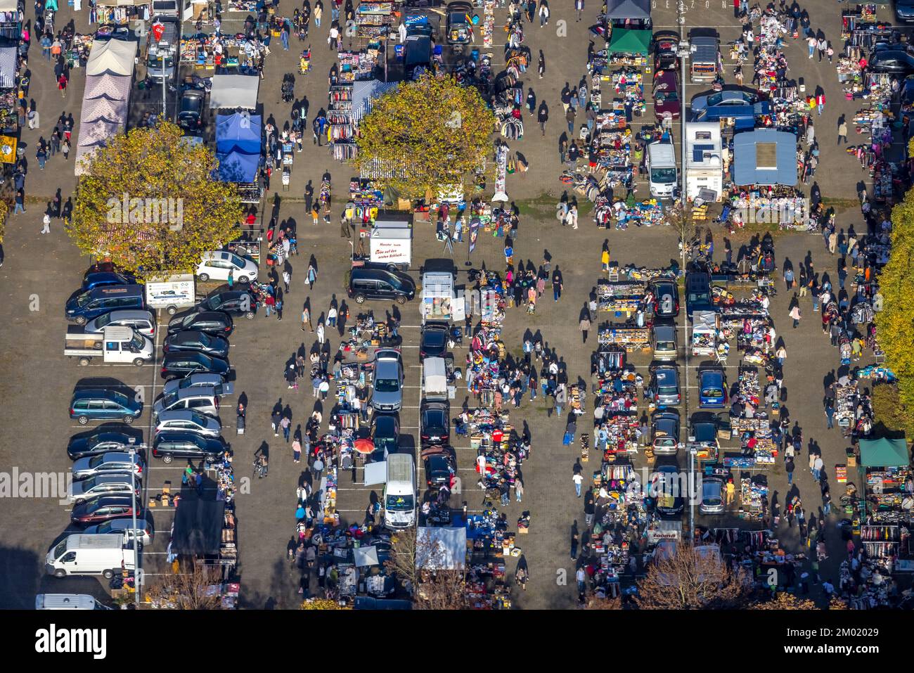Flohmarkt im baumarkt max bahr -Fotos und -Bildmaterial in hoher ...