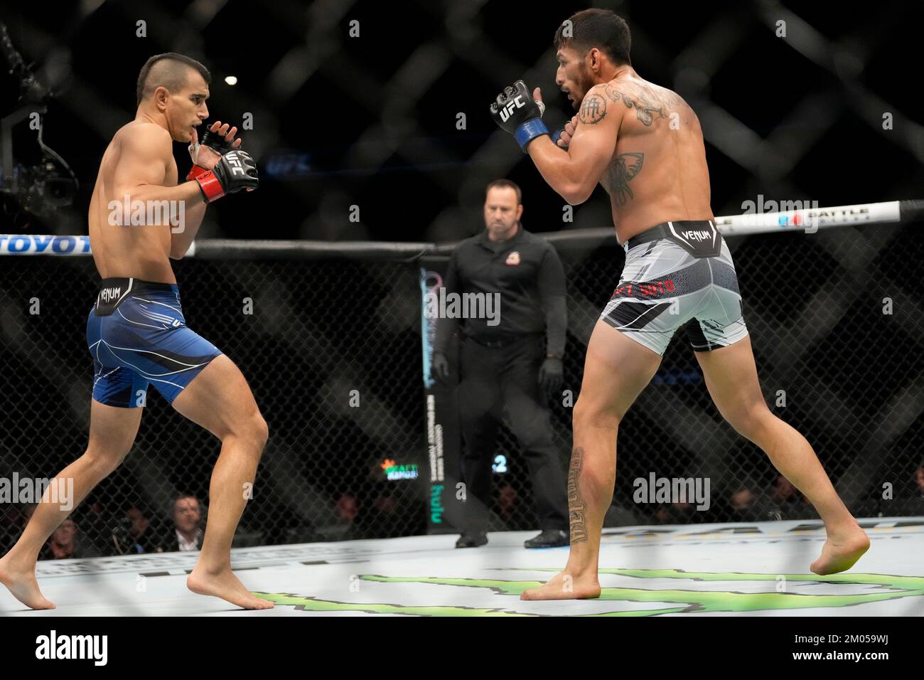 ORLANDO, FL - Dezember 3: Natan Levy (L) und Genaro Valdez R) tritt in ...