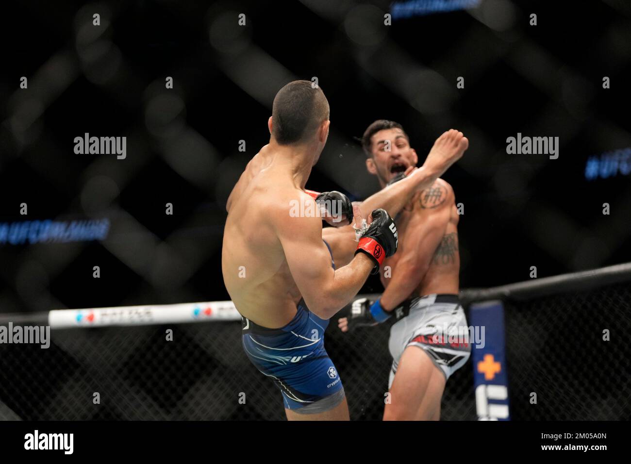 ORLANDO, FL - Dezember 3: Natan Levy (L) und Genaro Valdez R) tritt in ...
