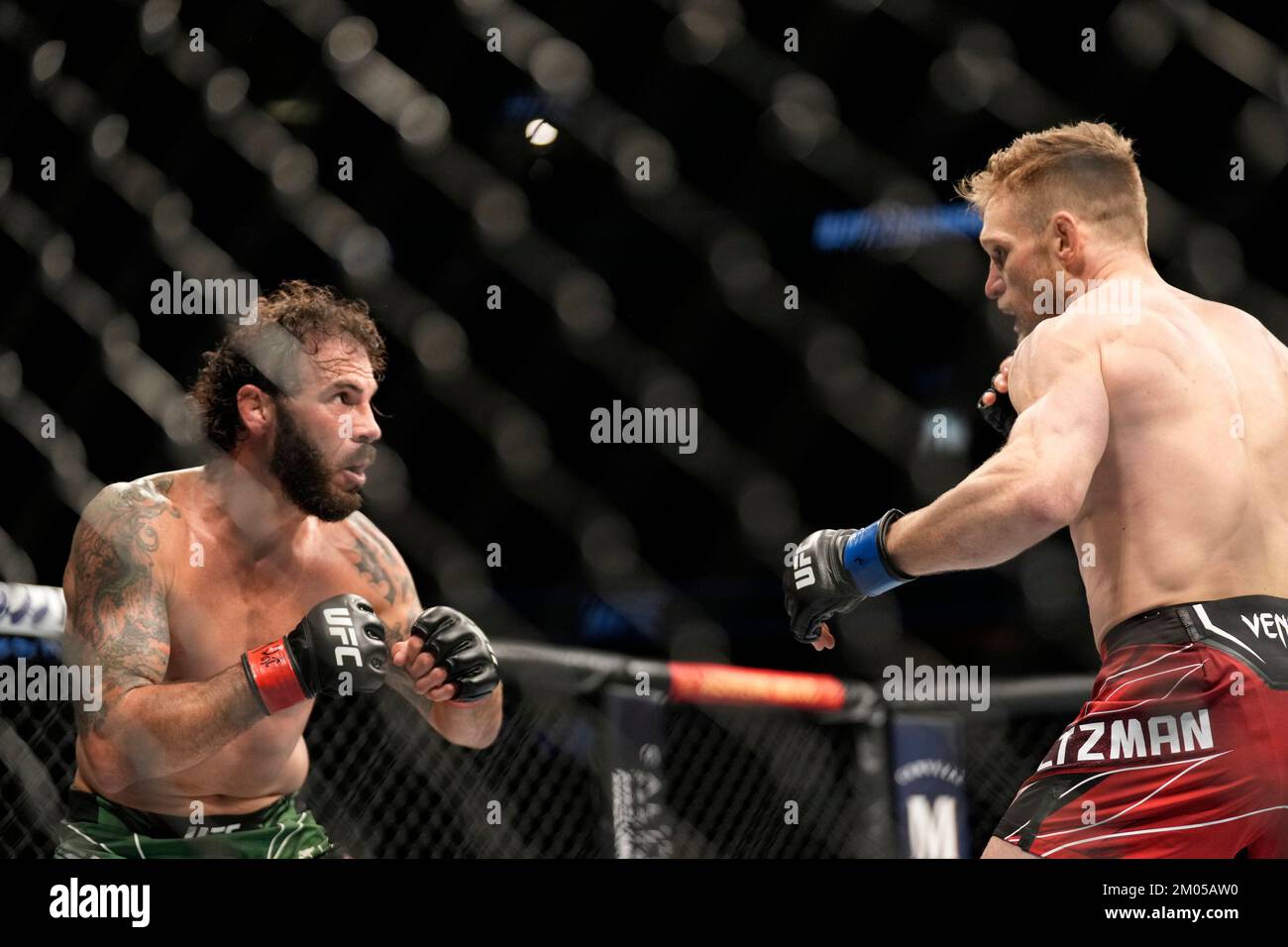 ORLANDO, FL - Dezember 3: Clay Guida (L) und Scott Holtzman (R) treten ...