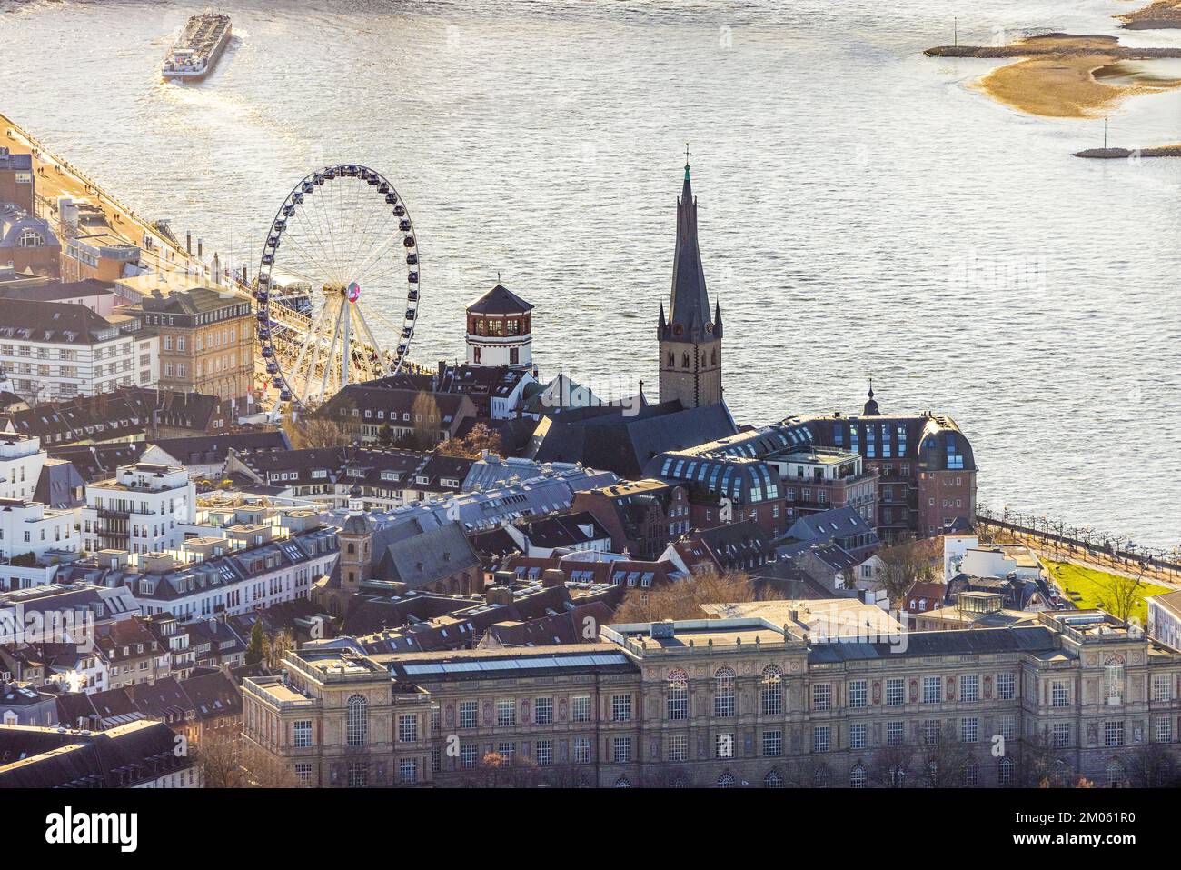 Düsseldorfer altstadt riesenrad -Fotos und -Bildmaterial in hoher ...